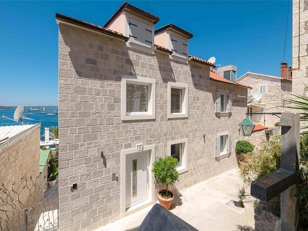 4 bed link detached house for sale in Kroz Burak, Hvar, 21450, £ ...