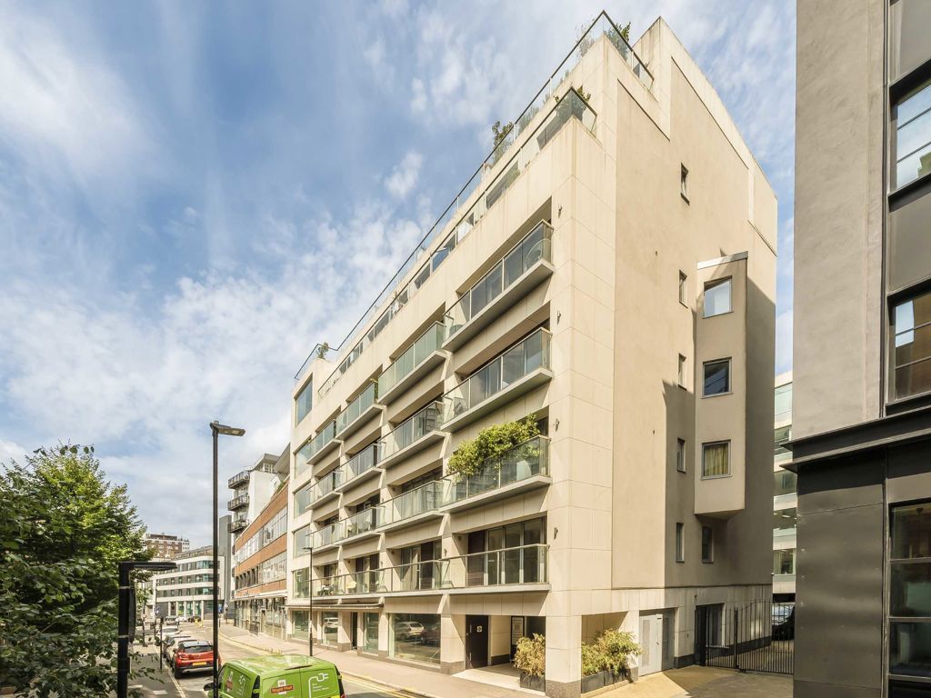 3 bed flat to rent in Featherstone Street, London EC1Y, £5,200 pcm - Zoopla