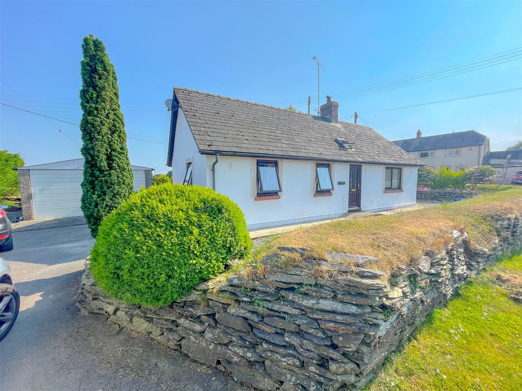 3 bed detached bungalow for sale in Bwlchygroes, Llanfyrnach SA35, £ ...