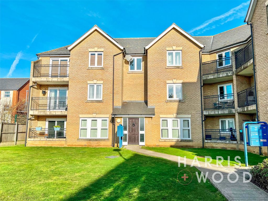 3 bed flat to rent in Hawkes Road, Witham, Essex CM8 - Zoopla