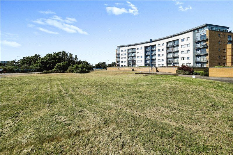 2 bed flat for sale in Tideslea Path, London SE28, £300,000 - Zoopla