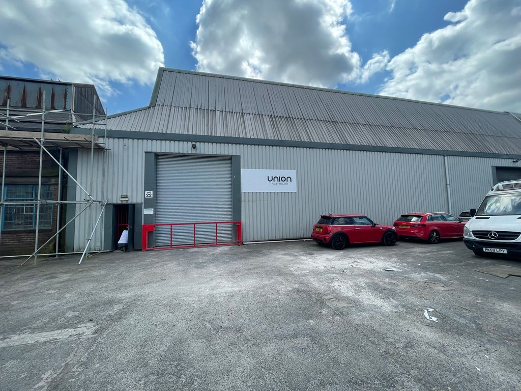 Industrial to let in Unit 22 Darlaston Central Trading Estate ...