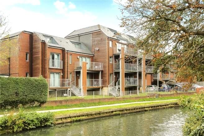 2 bed flat to rent in Walnut Tree Close, Guildford GU1, £2,000 pcm - Zoopla