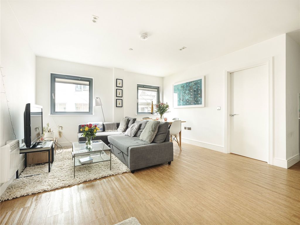 2 bed flat for sale in Red Lion Square, Wandsworth, London SW18, £ ...