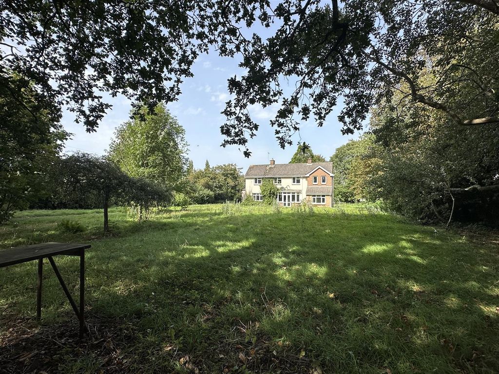 5 bed detached house for sale in Manor Close, Fremington, Barnstaple ...