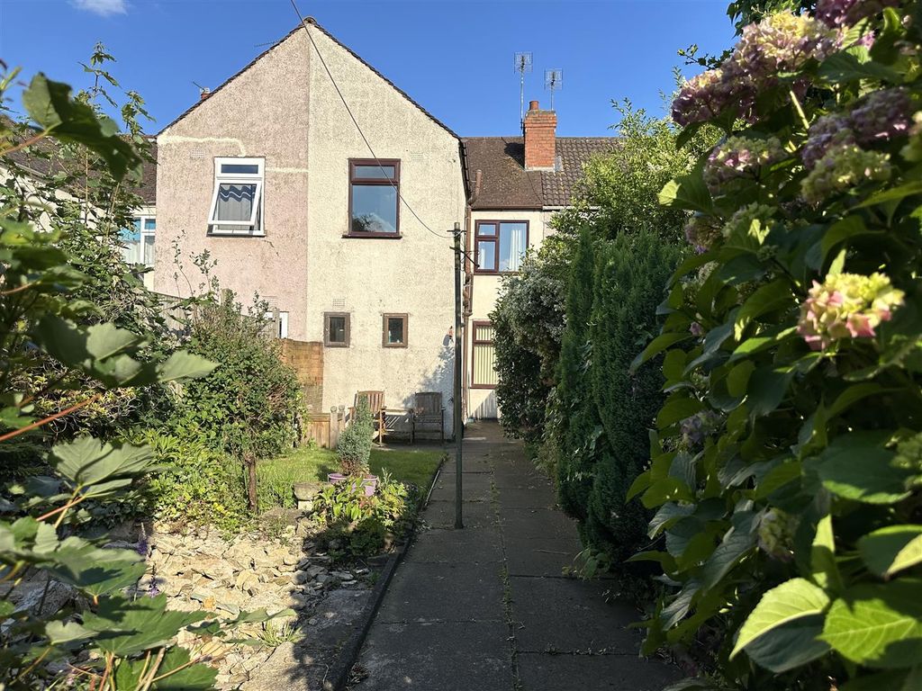 3 bed terraced house for sale in Spring Road, Courthouse Green ...