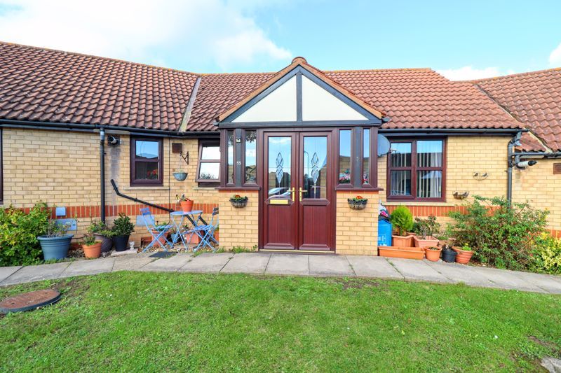 2 Bed Bungalow For Sale In Epsom Grove Bletchley Milton Keynes Mk3 £