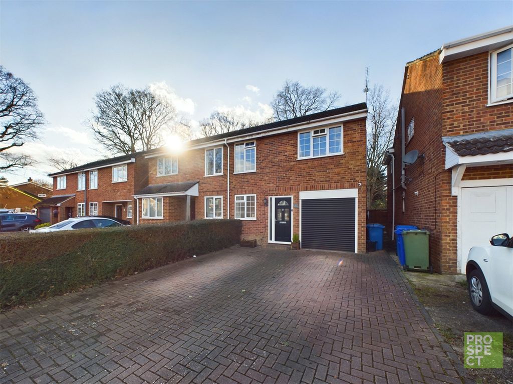 4 Bed Semi Detached House For Sale In Cotswold Close Farnborough