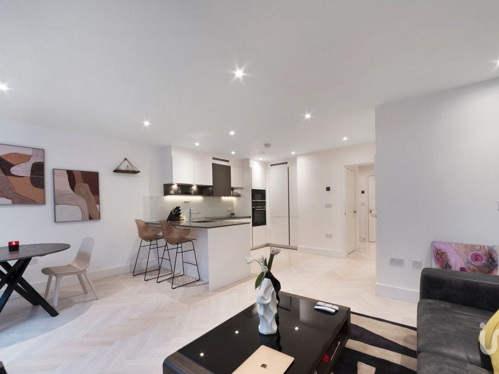 2 bed flat for sale in Sterling Way, London N7, £779,995 - Zoopla