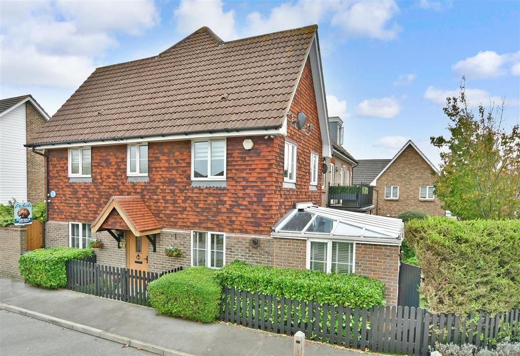 3 Bed End Terrace House For Sale In Baker Crescent Trinity Fields