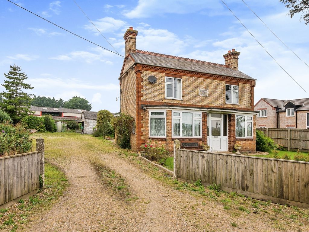 3 Bed Detached House For Sale In Hall Road Outwell Wisbech Pe14 £