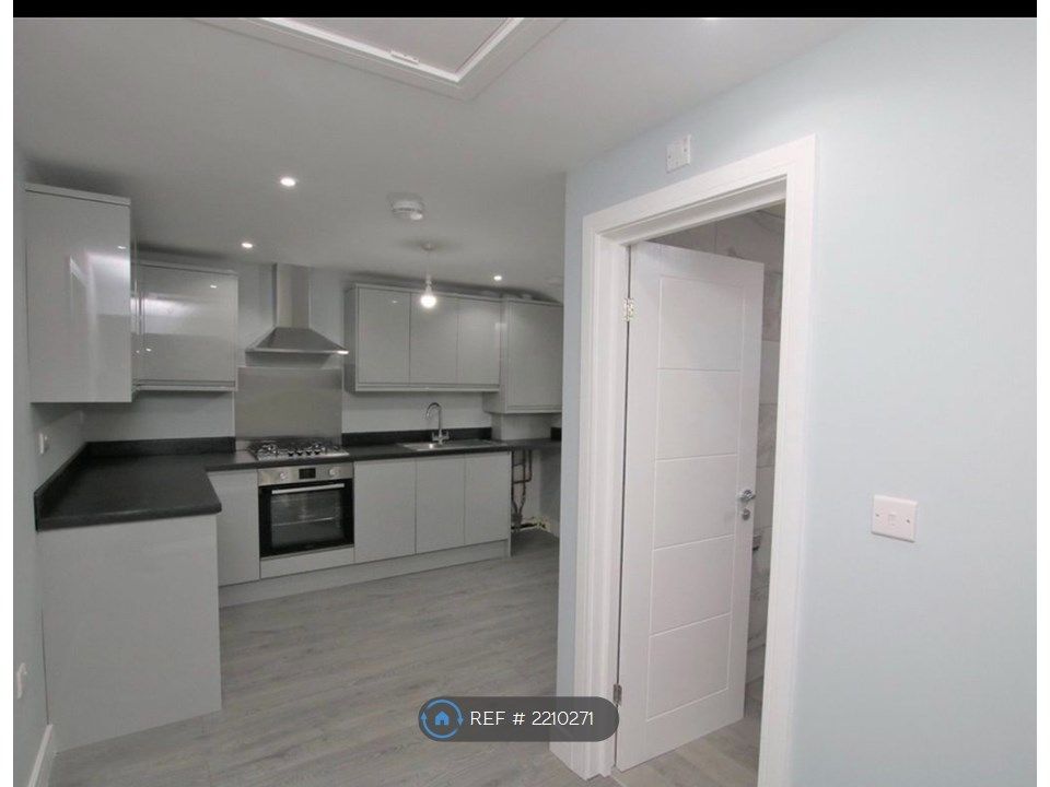 3 bed maisonette to rent in Reading, Reading RG30, £1,400 pcm - Zoopla