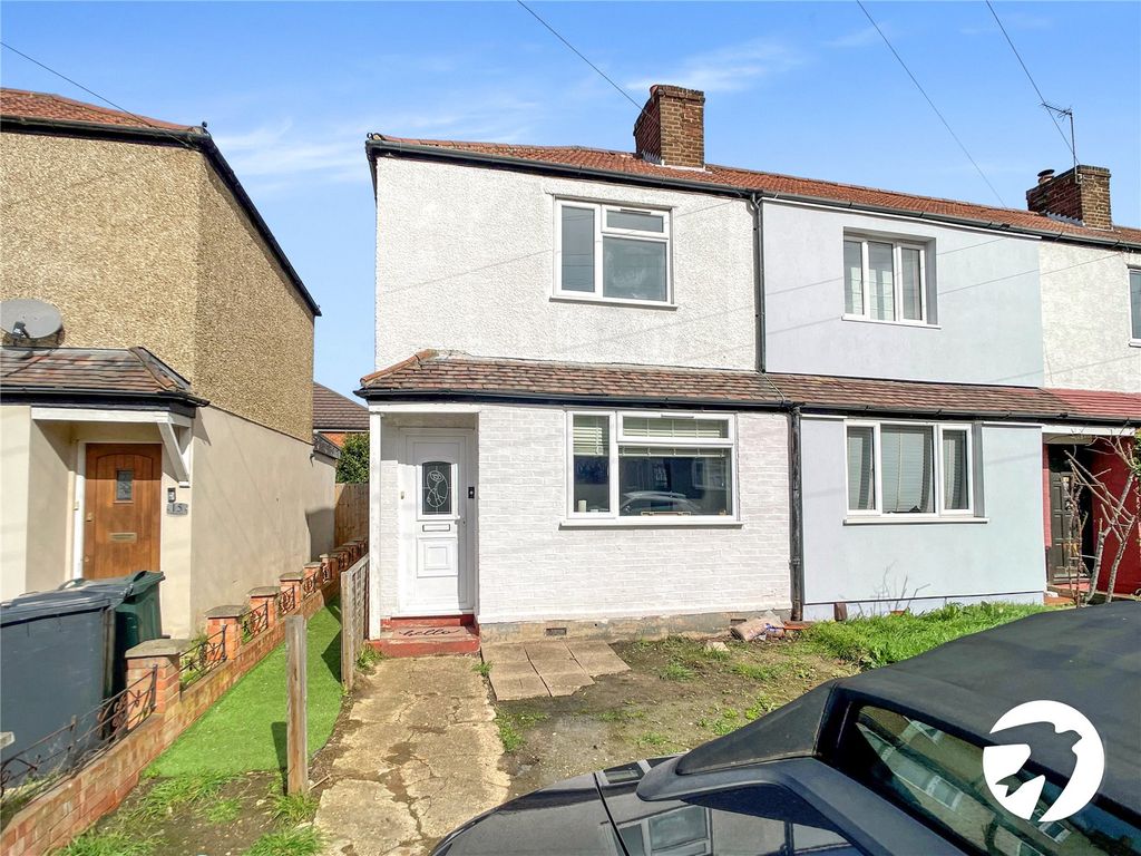 2 Bed End Terrace House For Sale In Finchley Close Dartford Kent Da1
