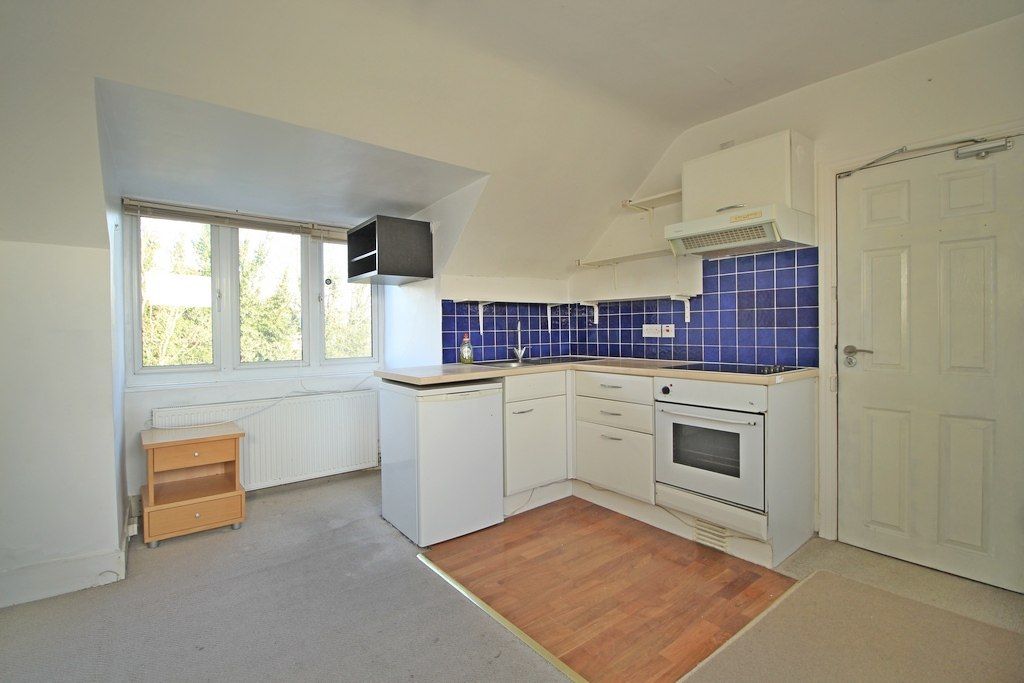Studio to rent in The Grove, Isleworth TW7, £1,150 pcm - Zoopla
