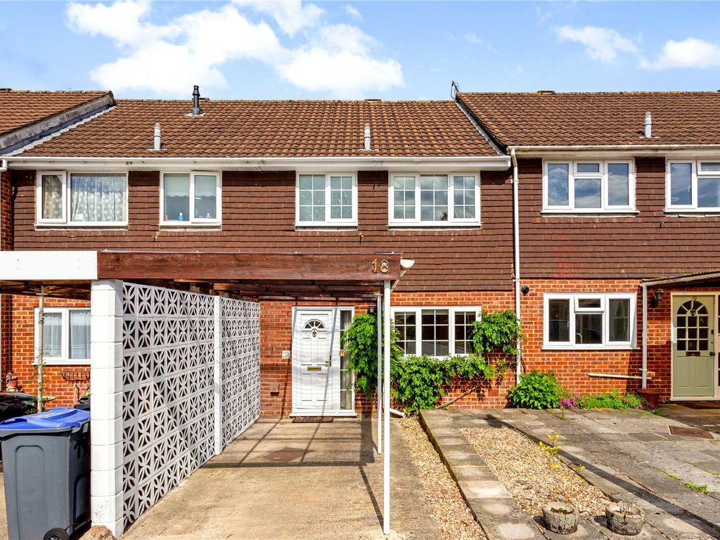 3 bed terraced house for sale in Savernake Court, Marlborough ...