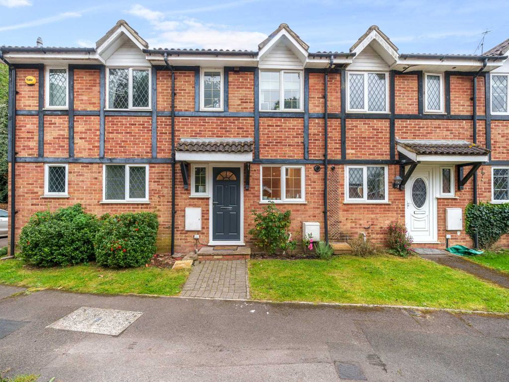 2 Bed Terraced House For Sale In Sandstone Close Wokingham Rg41 £
