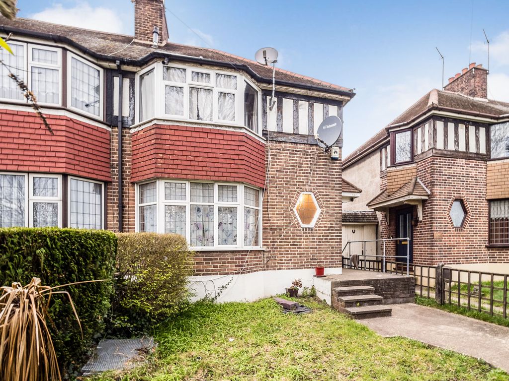 3 Bed End Terrace House For Sale In Chigwell Road Woodford Green