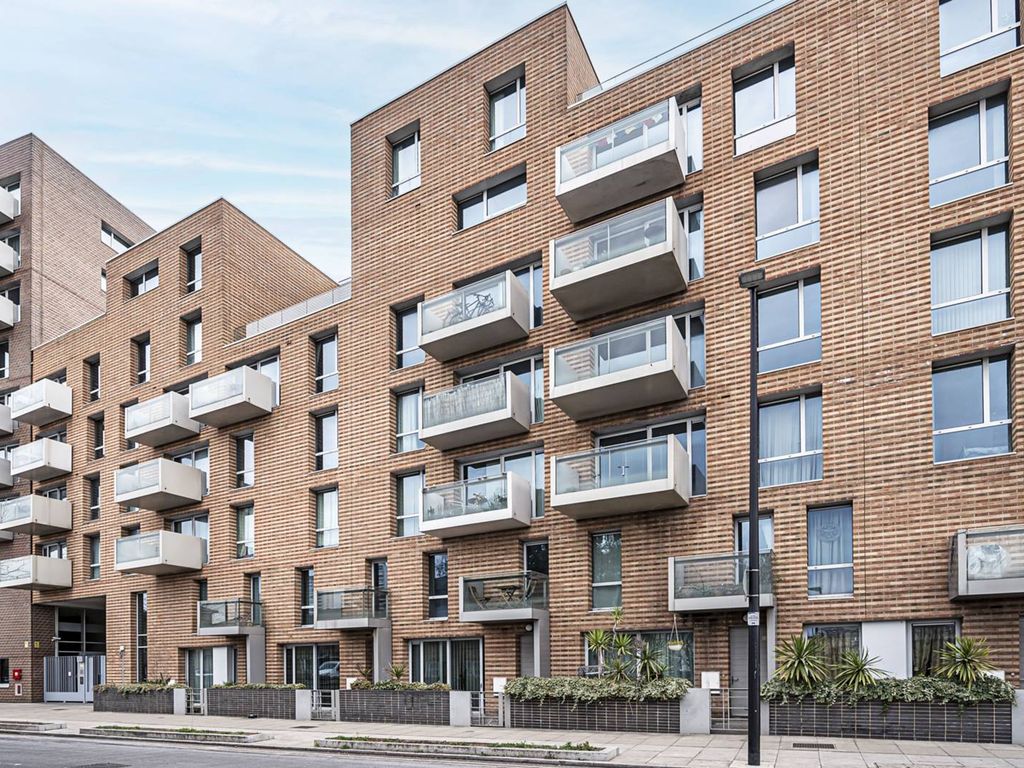 2 bed maisonette for sale in Devons Road, Bow, London E3 - Zoopla