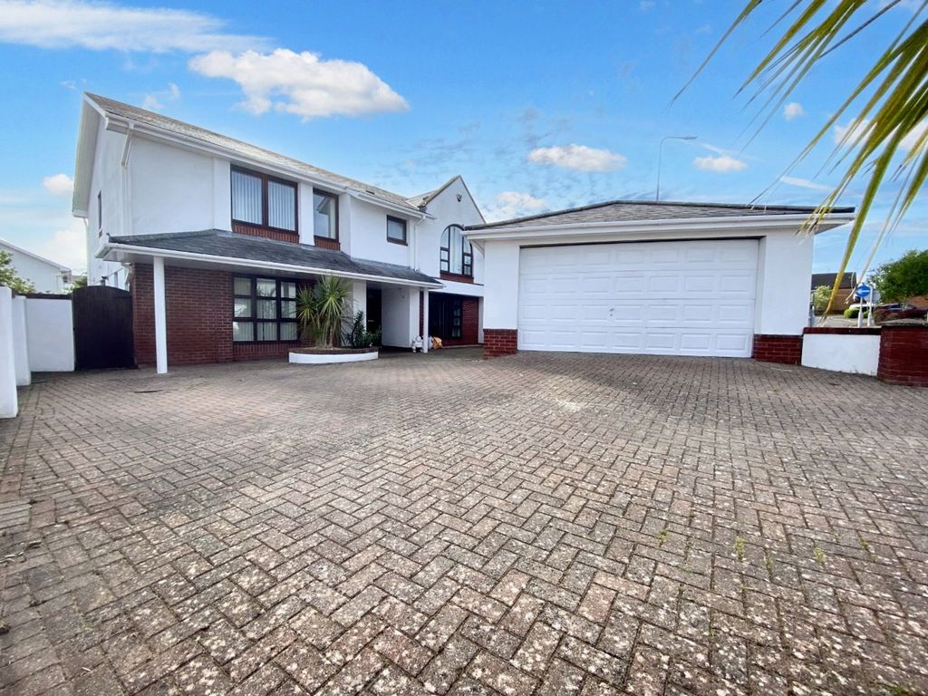 5 bed detached house for sale in Lower Farm Court, Rhoose CF62, £ ...