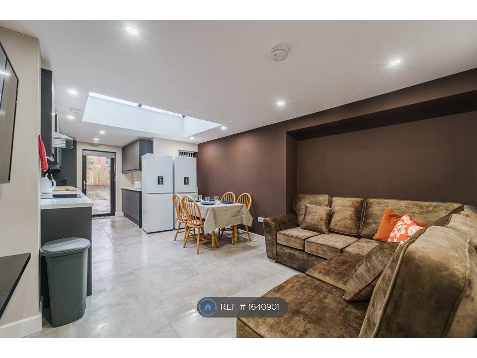 5 bed terraced house to rent in Irving Road, Coventry CV1 - Zoopla