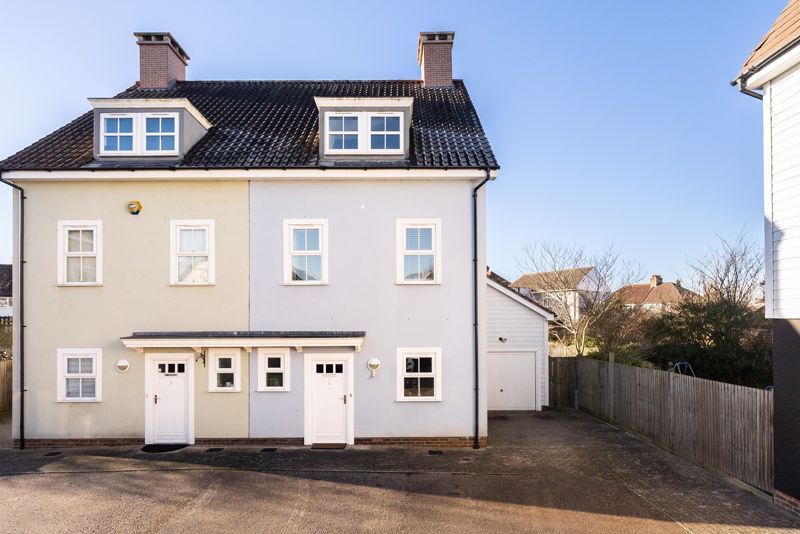 4 Bed Semi Detached House For Sale In Fordham Close Worcester Park Kt4