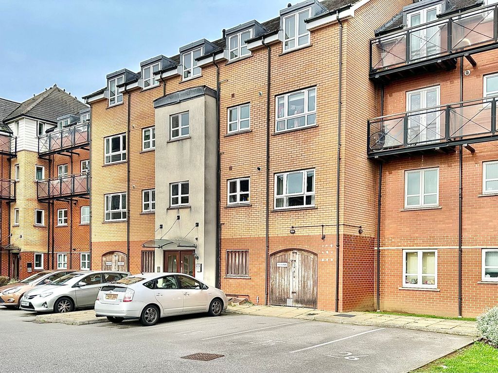2 bed flat to rent in River View, Northampton NN4, £795 pcm - Zoopla