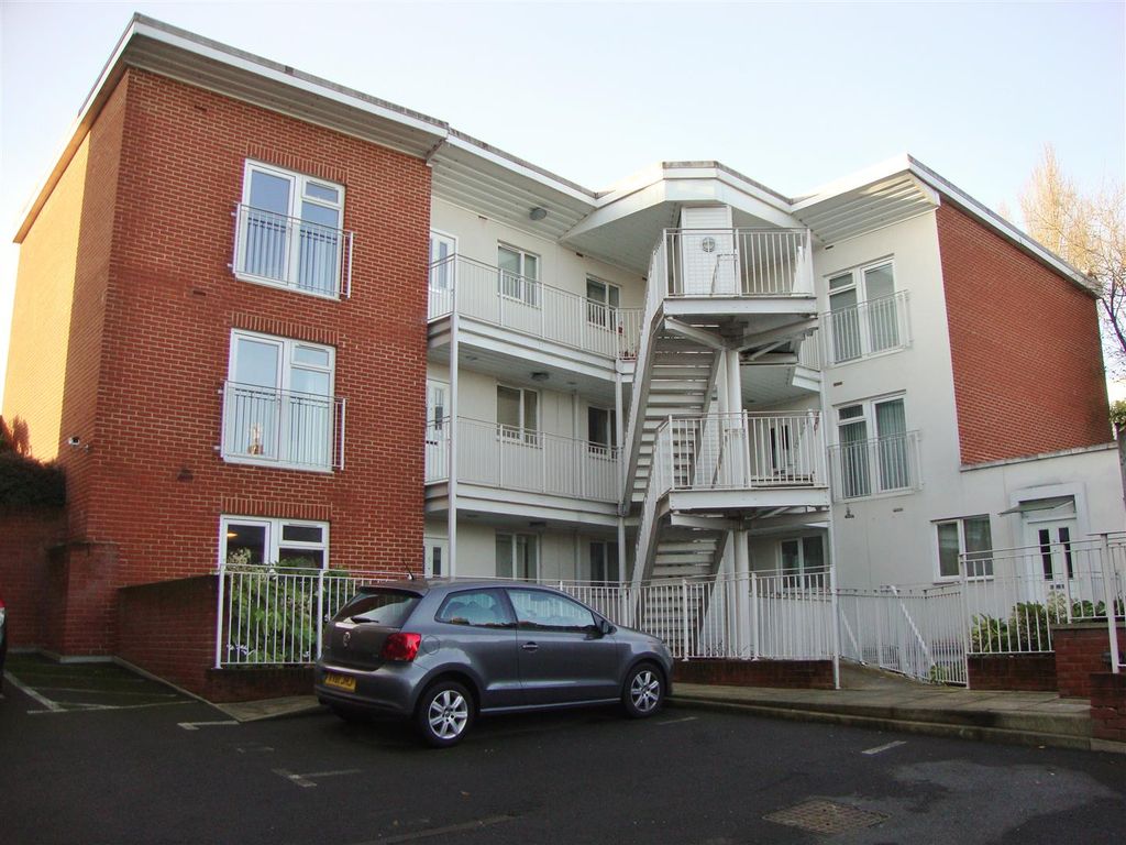 Property to rent in Walnut Tree Close, Guildford GU1 - Zoopla