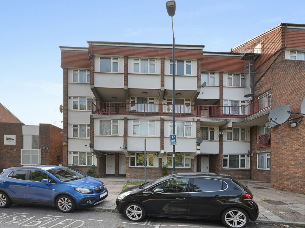 3 bed flat for sale in Besant Way, London NW10, £299,000 - Zoopla
