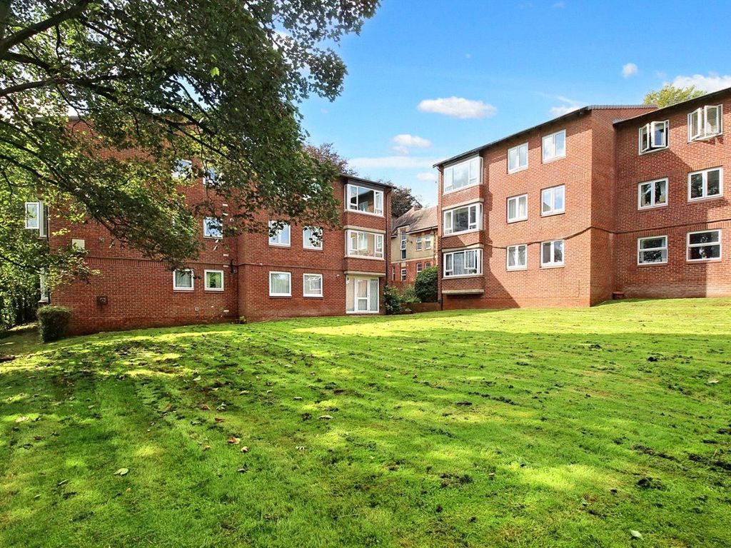 2 bed flat to rent in The Beeches, Bristol BS4, £1,300 pcm - Zoopla