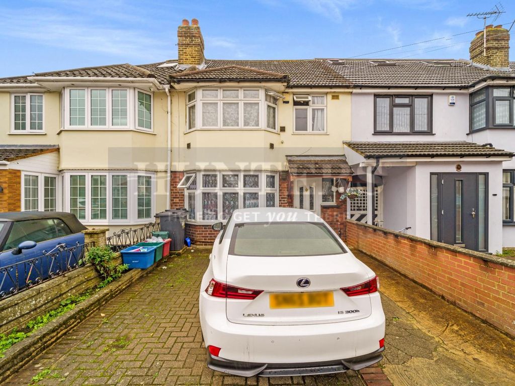 3 Bed Terraced House For Sale In St Leonards Gardens Heston Hounslow