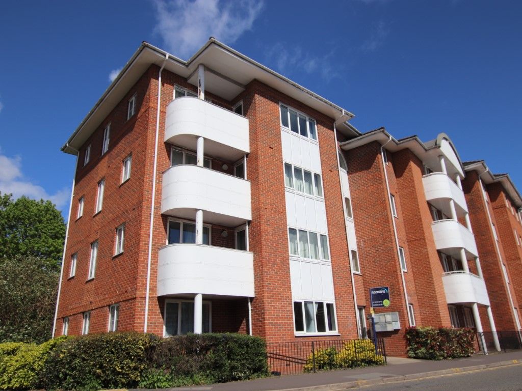 2 bed flat to rent in Queens Road, Reading RG1, £1,530 pcm - Zoopla