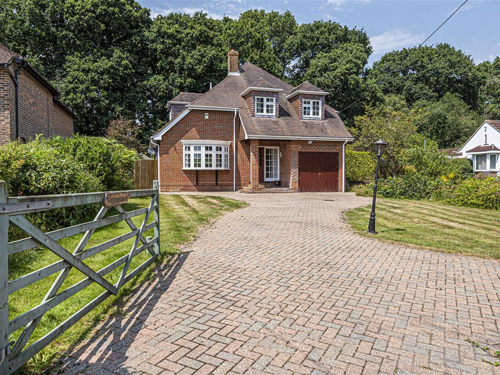 3 Bed Detached House For Sale In Woodlands Road Woodlands Hampshire