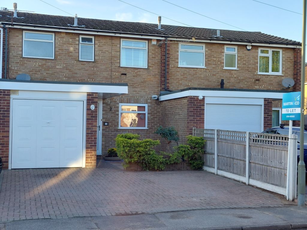 3 Bed Semi Detached House To Rent In Hithermoor Road Staines Tw19 £