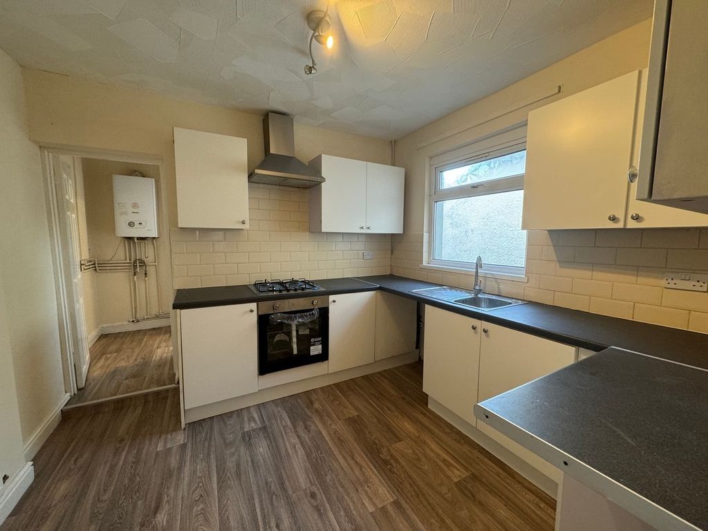 3 Bed End Terrace House To Rent In Ynyscynon Road Trealaw Tonypandy