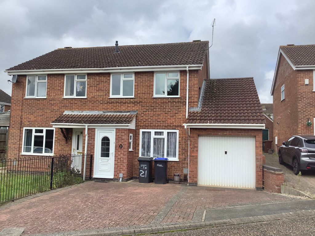 3 Bed Semi Detached House To Rent In East Rising East Hunsbury