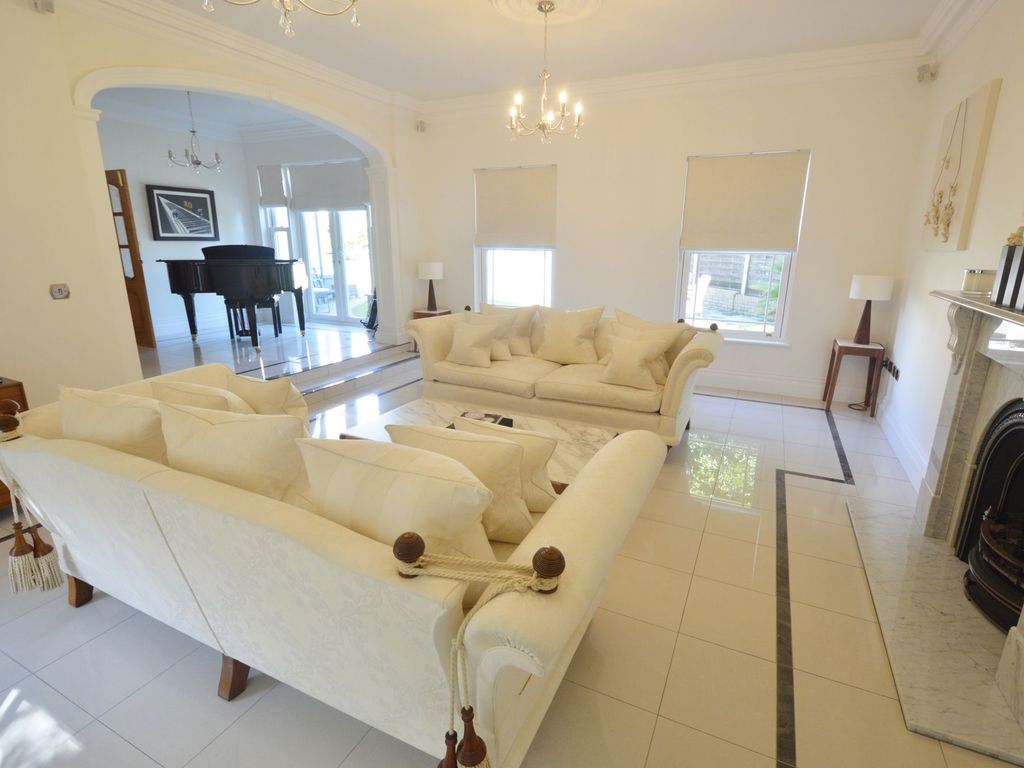 5 bed detached house for sale in Hawkley Meade, Hockley SS5 - Zoopla