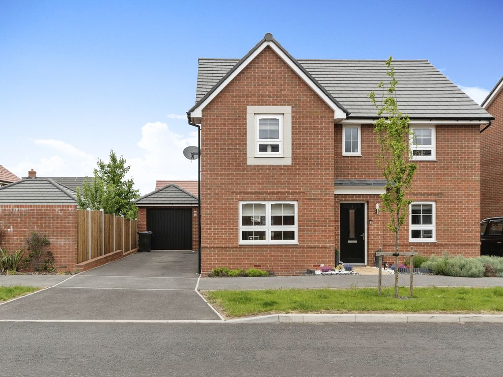 5 bed property to rent in Brassey Way, Lower Stondon, Henlow SG16, £ ...