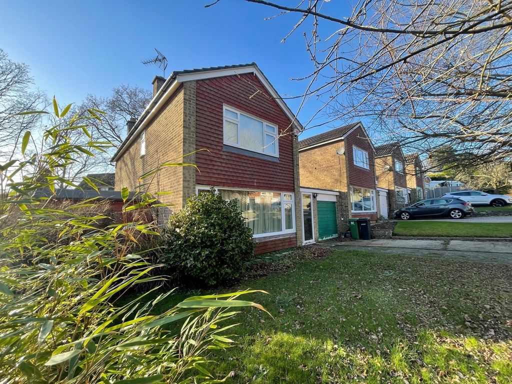 3 Bed Link Detached House For Sale In Old Bridge Close Bursledon