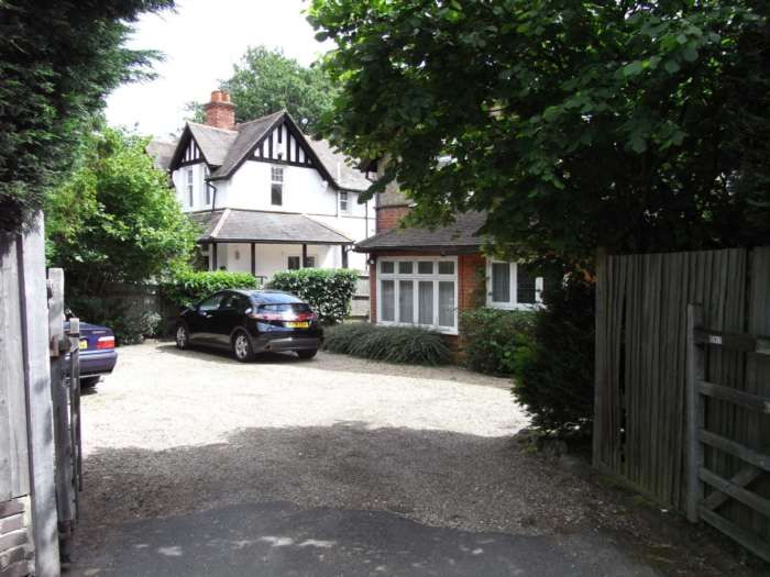Room to rent in Shinfield Road, Reading RG2, £850 pcm - Zoopla