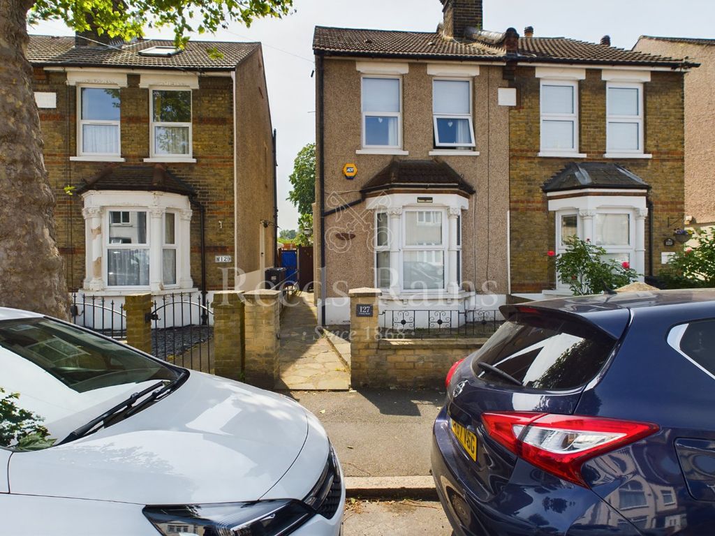 3 Bed Semi Detached House For Sale In Colney Road Dartford Kent Da1
