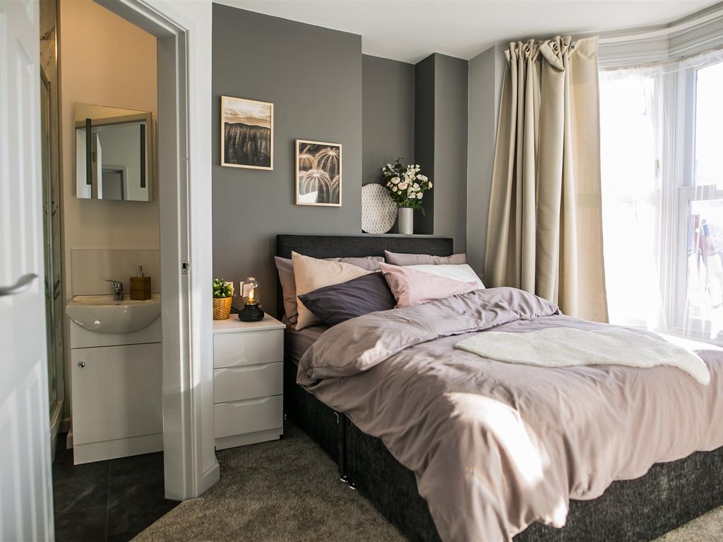Room to rent in Windmill Lane, Smethwick B66 - Zoopla