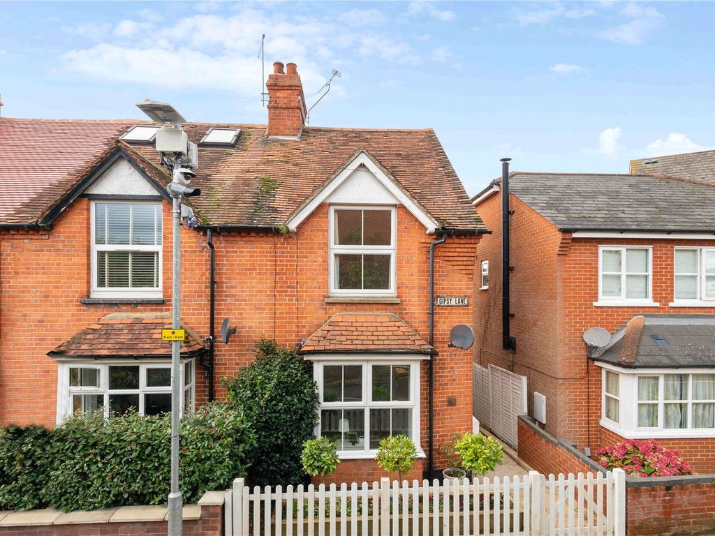 2 Bed End Terrace House For Sale In Gipsy Lane Wokingham Berkshire