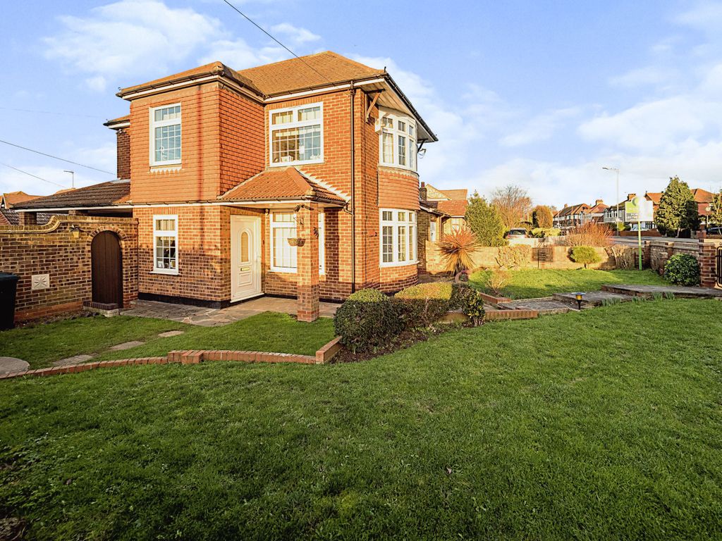 3 bed detached house for sale in Chase Cross Road, Romford RM5 - Zoopla