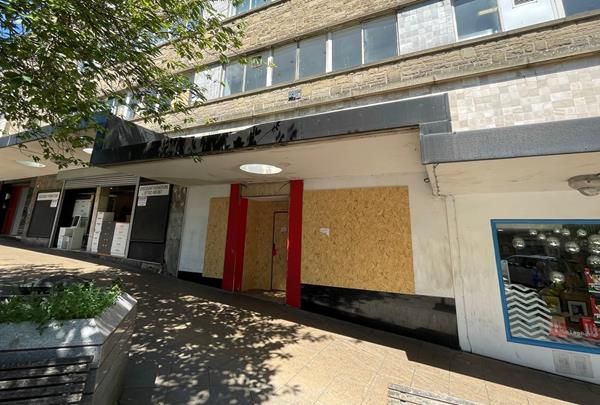 Retail premises to let in George Street, Halifax HX1, £18,500 pa - Zoopla