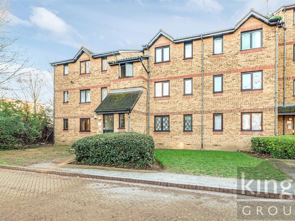 Studio for sale in Gartons Close, Ponders End, Enfield EN3 - Zoopla