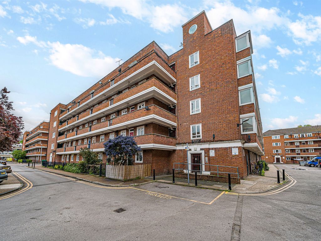3 bed flat for sale in Stockwell Road, London SW9 - Zoopla