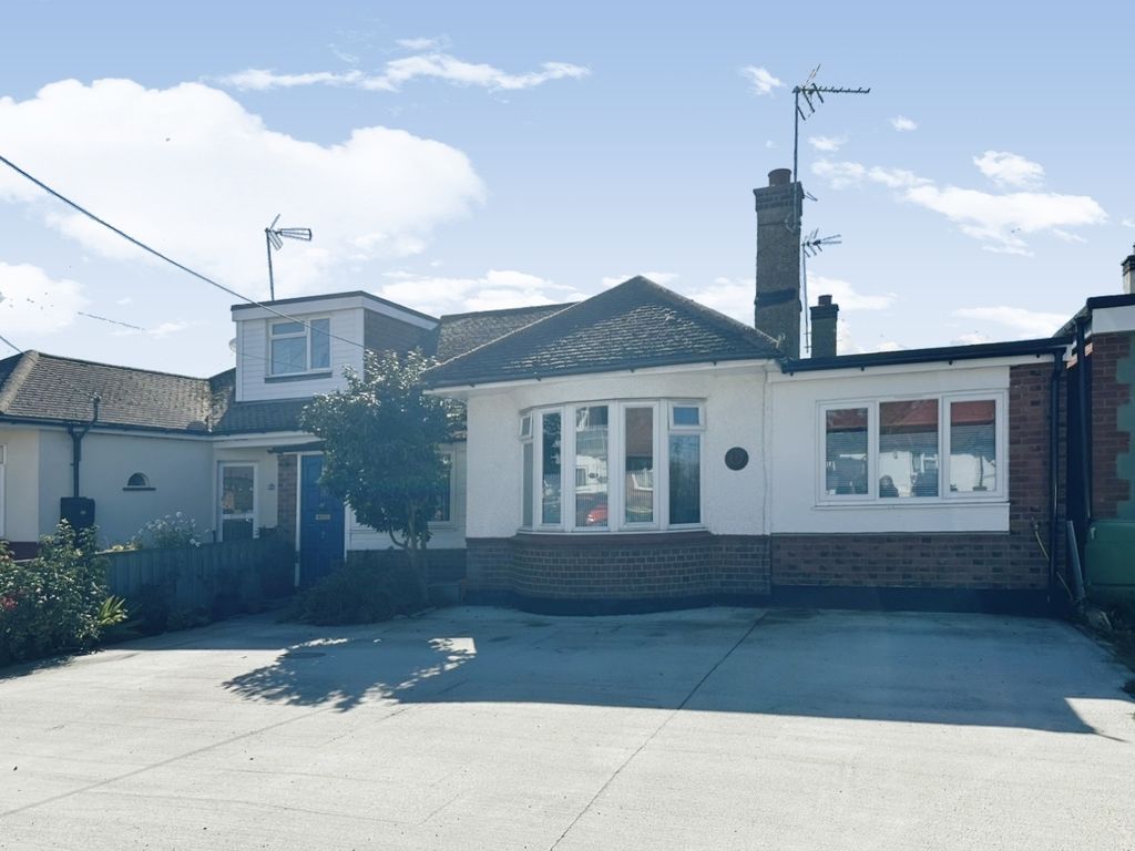 4 Bed Semi Detached Bungalow For Sale In Leicester Avenue Rochford Ss4