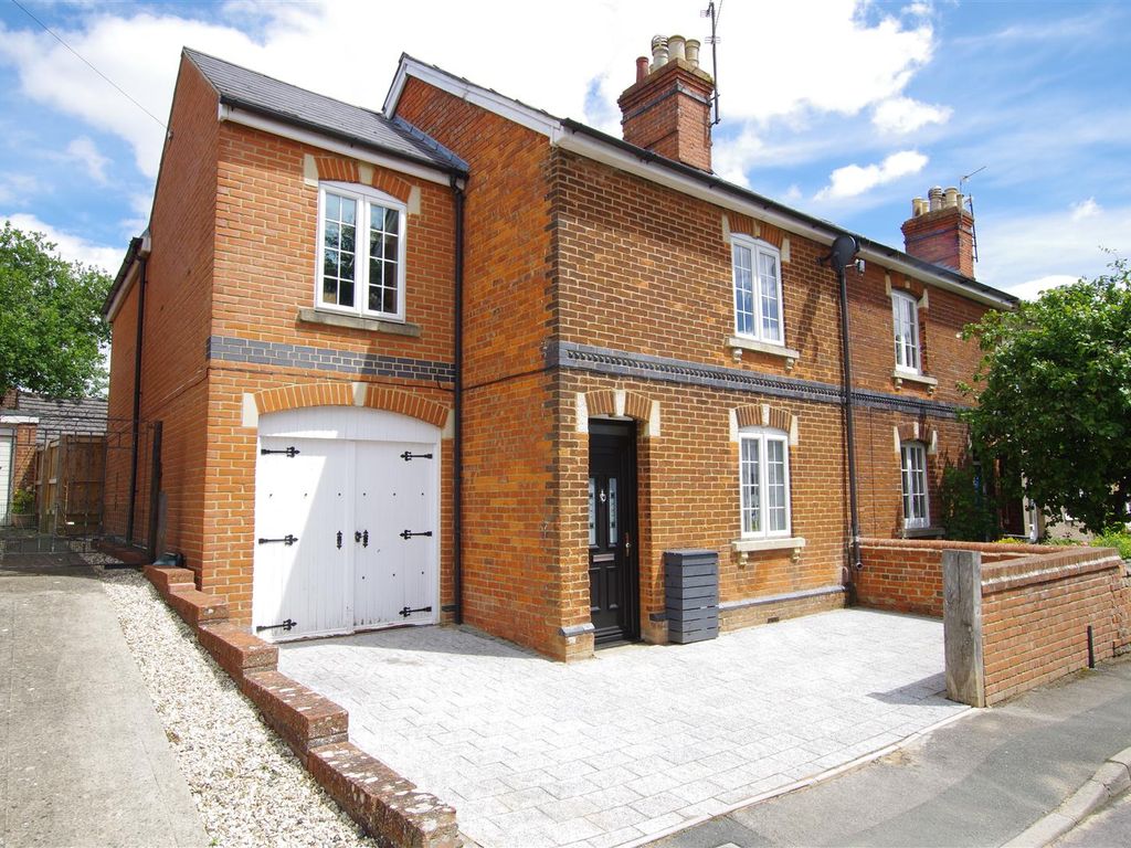 3 Bed End Terrace House For Sale In Dores Road Upper Stratton Swindon