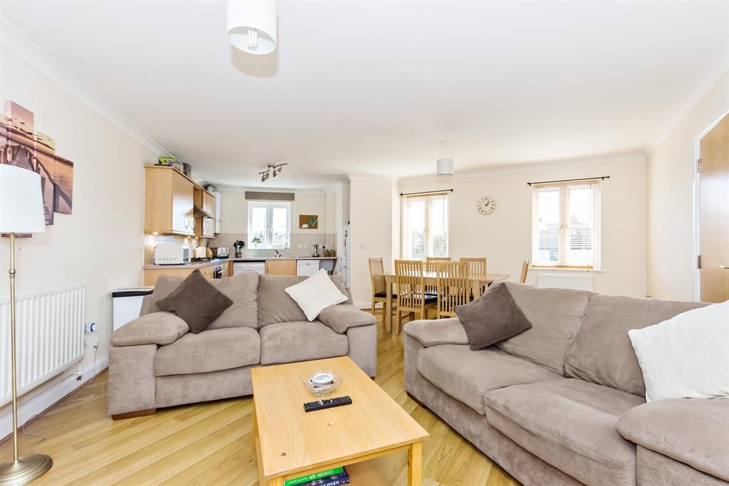 2 bed flat for sale in Kings Court, Priory Place DA1 - Zoopla