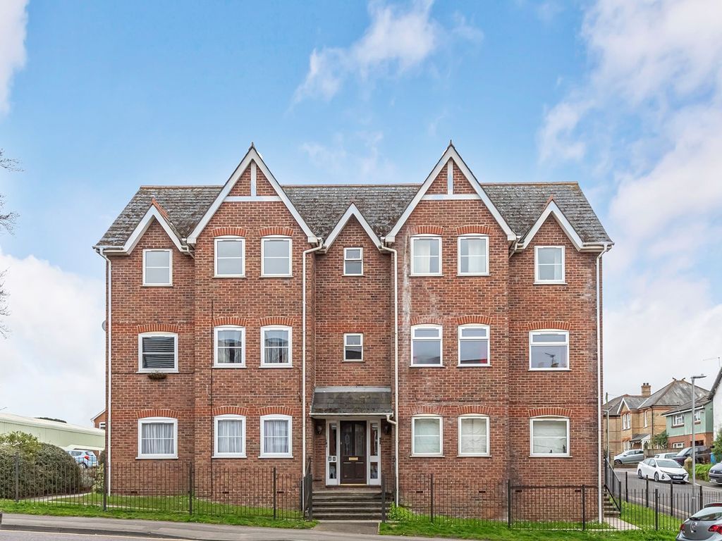 1 bed flat for sale in Langley Road, Poole BH14, £155,000 - Zoopla